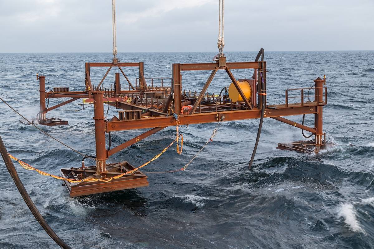 SAL Heavy Lift Performs Offshore Windfarm Work