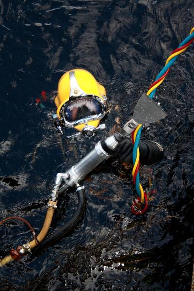 Waveblade Tested At The Underwater Center