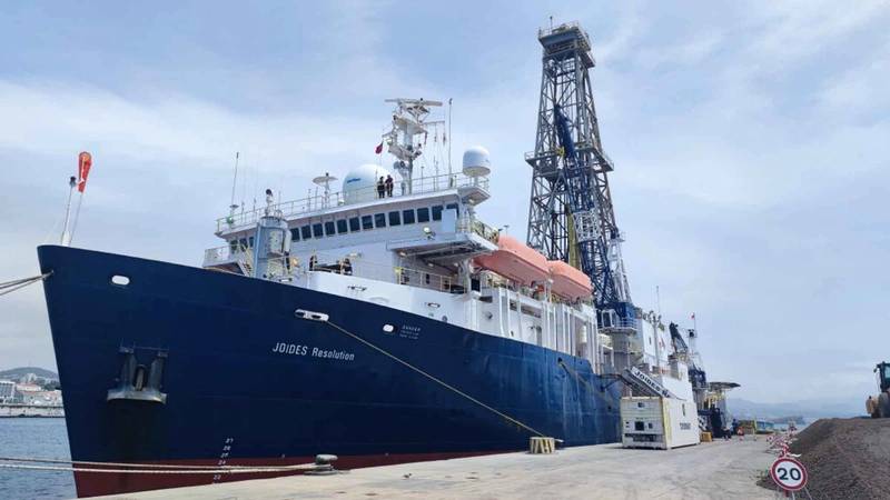 Mega Machine Deep Driller: JOIDES Resolution