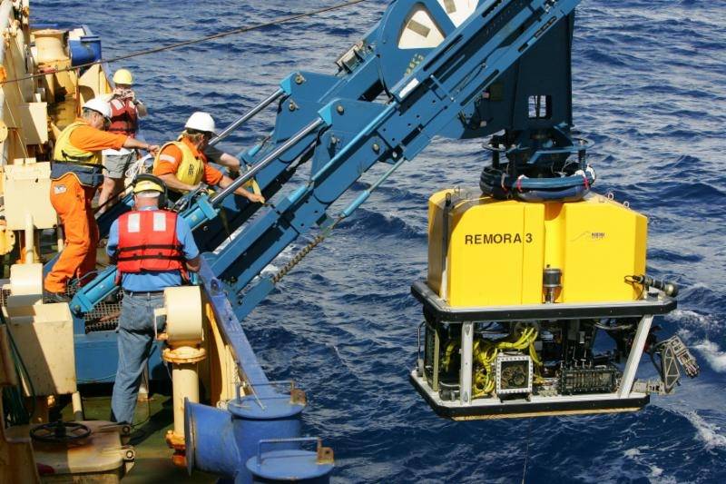 Phoenix Conducts ROV Search For MH370